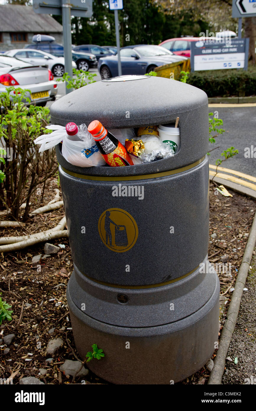 overflowing litter bin Stock Photo - Alamy overflowing litter bin Stock Photo - Alamy