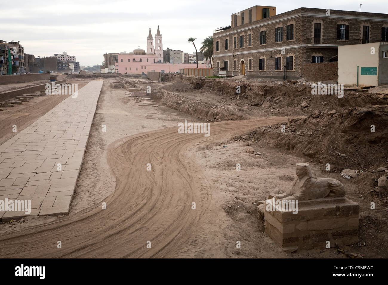 Road digging egypt hi-res stock photography and images - Alamy