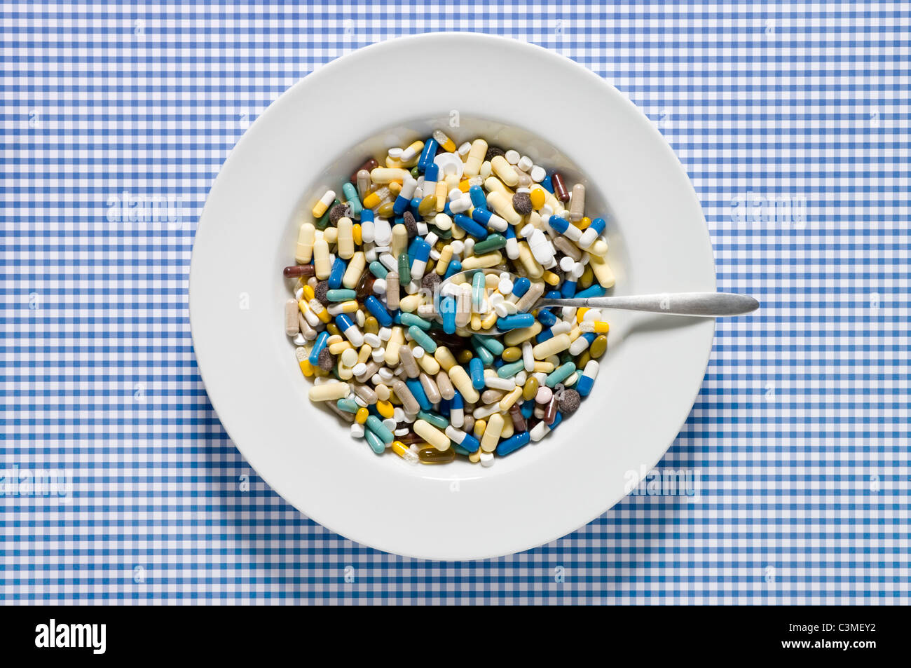 Circle pills hi-res stock photography and images - Alamy
