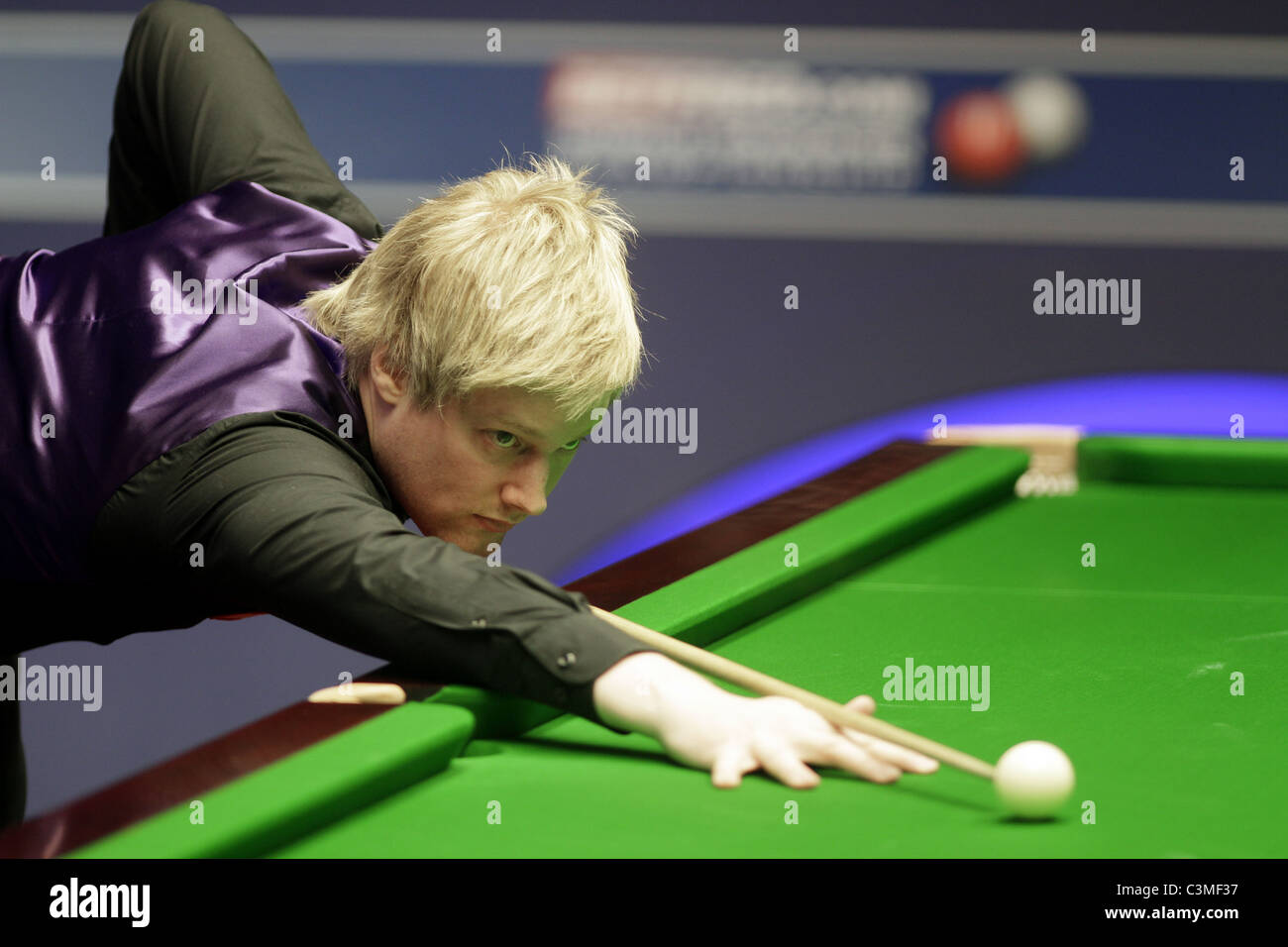 NEIL ROBERTSON WORLD SNOOKER CHAMPIONSHIP THE CRUCIBLE SHEFFIELD ...