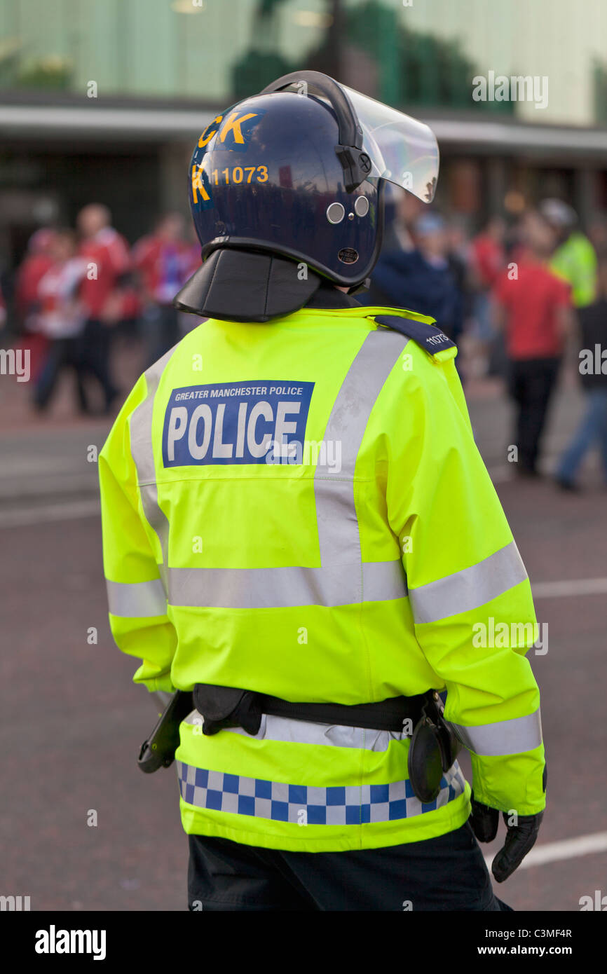 Police riot gear hi-res stock photography and images - Alamy