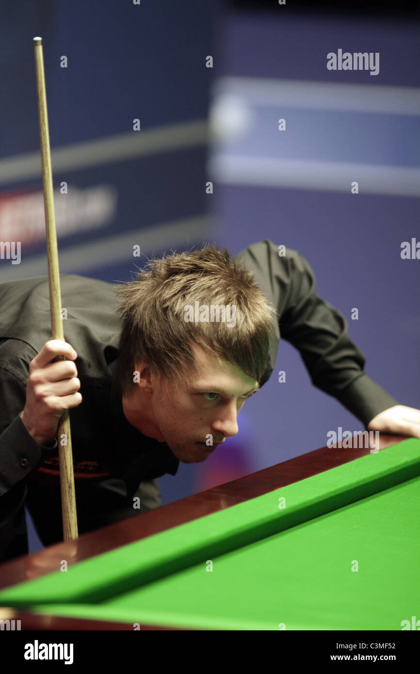JUDD TRUMP WORLD SNOOKER CHAMPIONSHIP THE CRUCIBLE SHEFFIELD ENGLAND 16 ...