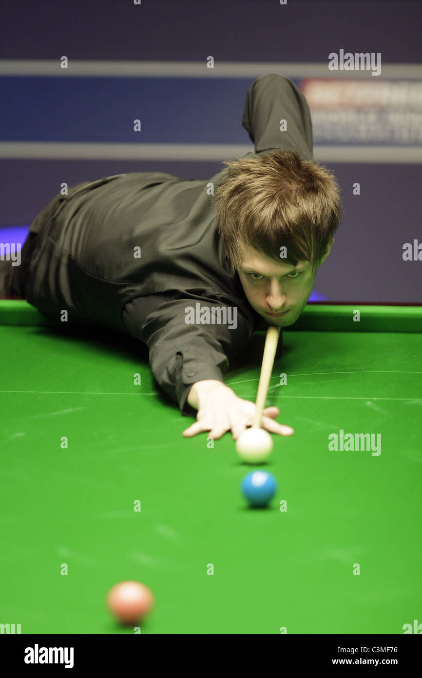 JUDD TRUMP WORLD SNOOKER CHAMPIONSHIP THE CRUCIBLE SHEFFIELD ENGLAND 16 ...