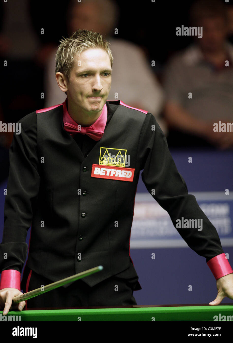 ANDREW PAGETT WORLD SNOOKER CHAMPIONSHIP THE CRUCIBLE SHEFFIELD ENGLAND ...