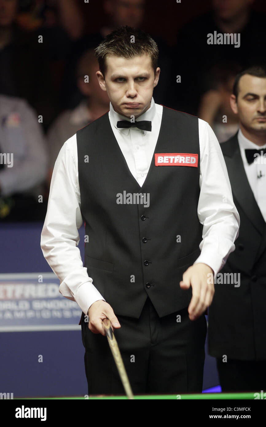 RYAN DAY WORLD SNOOKER CHAMPIONSHIP THE CRUCIBLE SHEFFIELD ENGLAND 16 ...