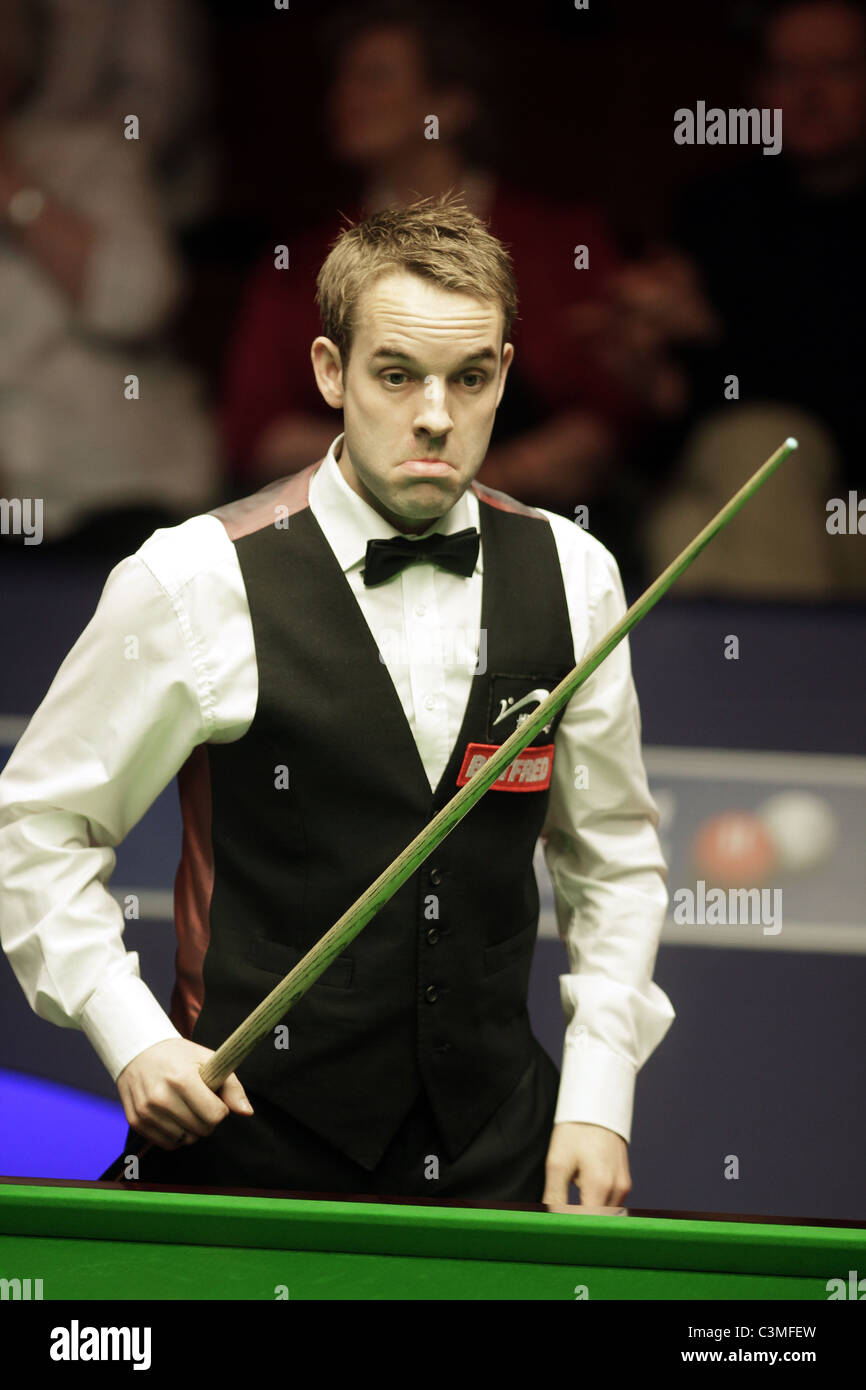 ALI CARTER WORLD SNOOKER CHAMPIONSHIP THE CRUCIBLE SHEFFIELD ENGLAND 16 ...