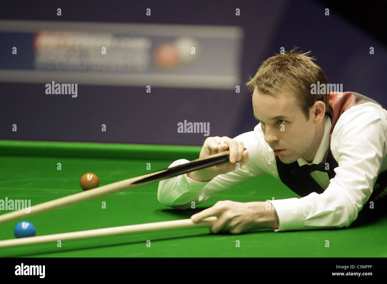 ALI CARTER WORLD SNOOKER CHAMPIONSHIP THE CRUCIBLE SHEFFIELD ENGLAND 16 ...