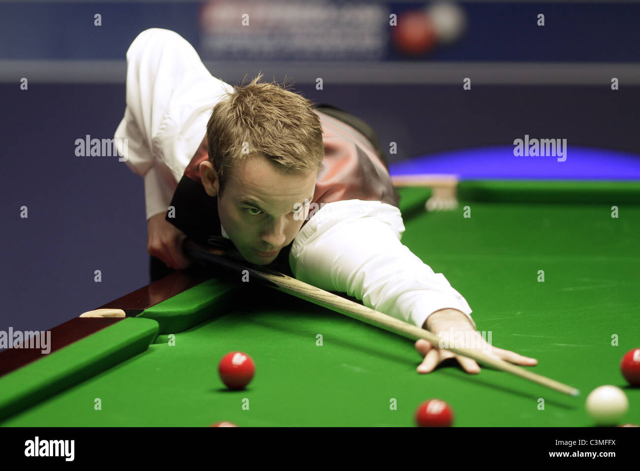 ALI CARTER WORLD SNOOKER CHAMPIONSHIP THE CRUCIBLE SHEFFIELD ENGLAND 16 ...