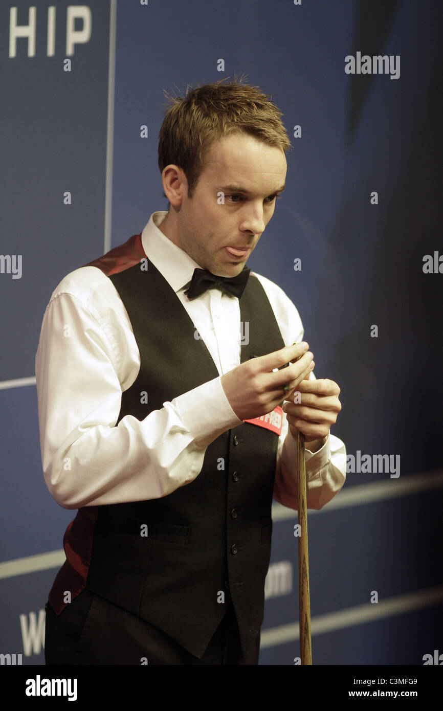 ALI CARTER WORLD SNOOKER CHAMPIONSHIP THE CRUCIBLE SHEFFIELD ENGLAND 16 ...