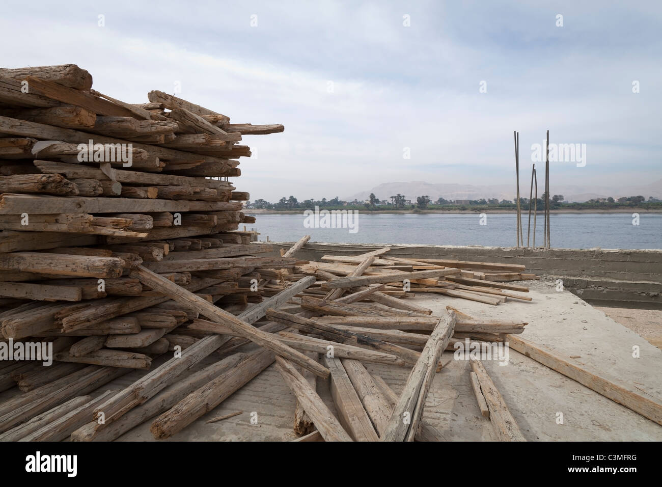 Modern building being demolished hi-res stock photography and images ...