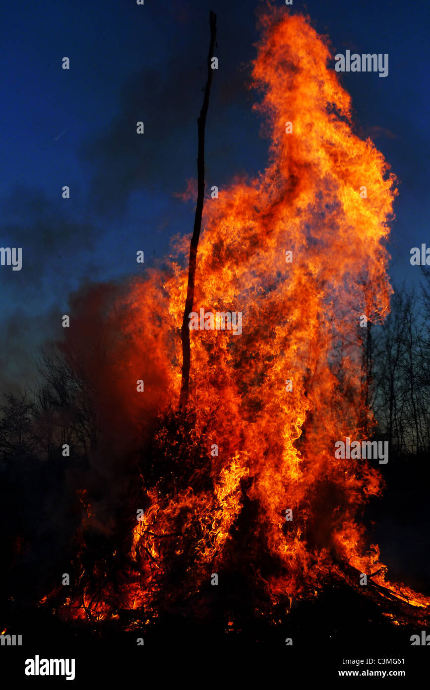 fire burns a heap of firewood Stock Photo - Alamy