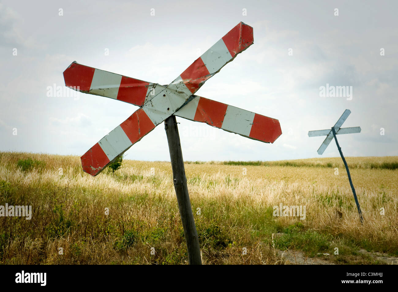 Railroad crossing sign white and red hi-res stock photography and ...