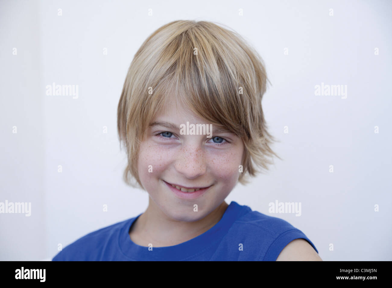 Boy smiling, portrait Stock Photo - Alamy