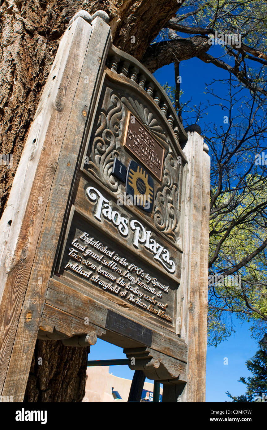 Plaza sign hi-res stock photography and images - Alamy