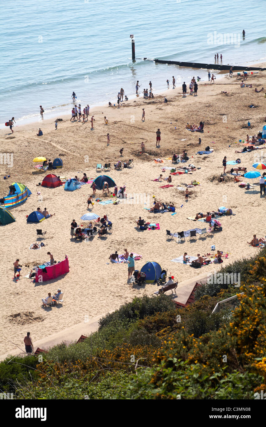 Crowded uk beach vertical hi-res stock photography and images - Alamy