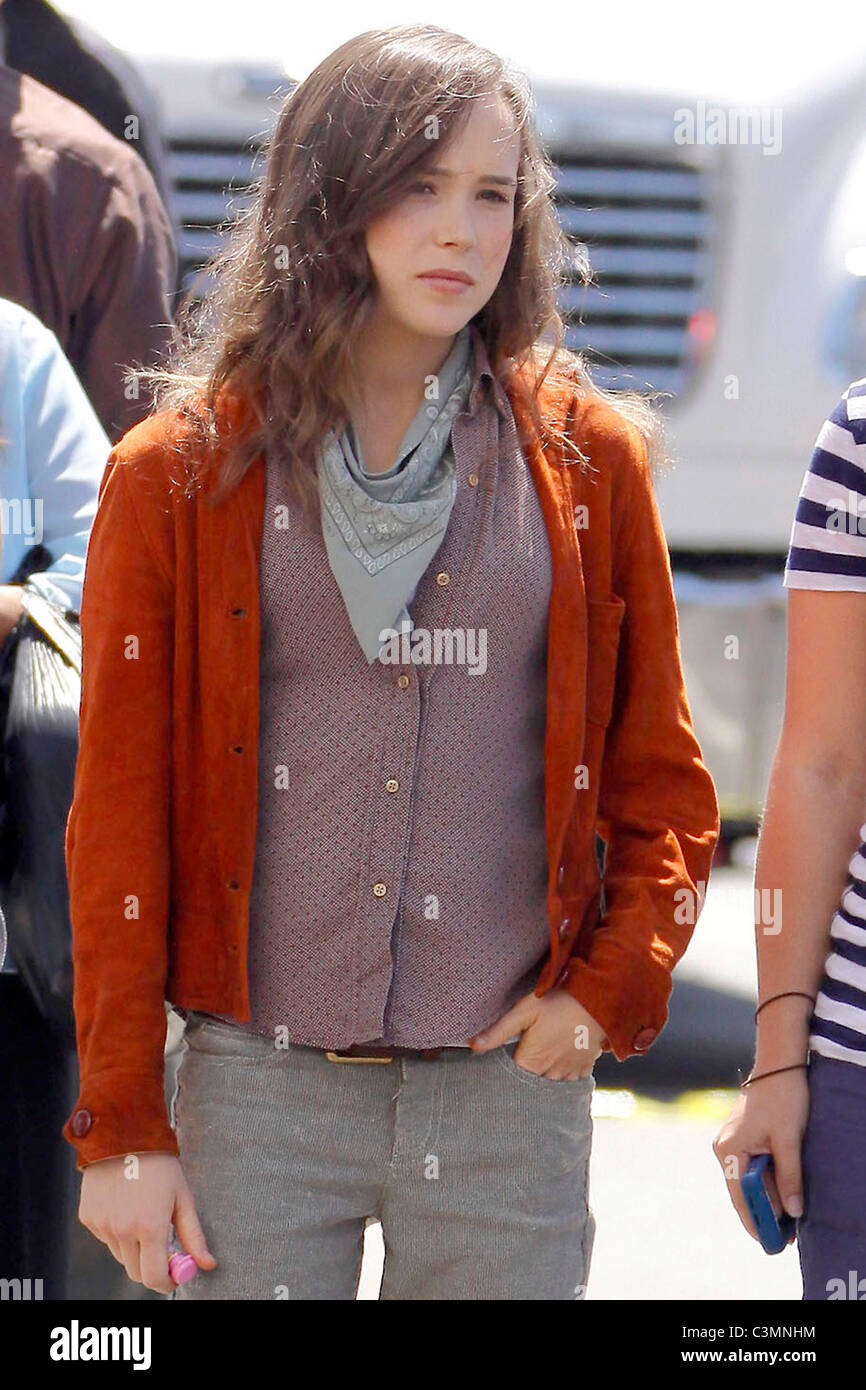 Ellen Page walking to the set of her new film 'Inception' Los Angeles ...