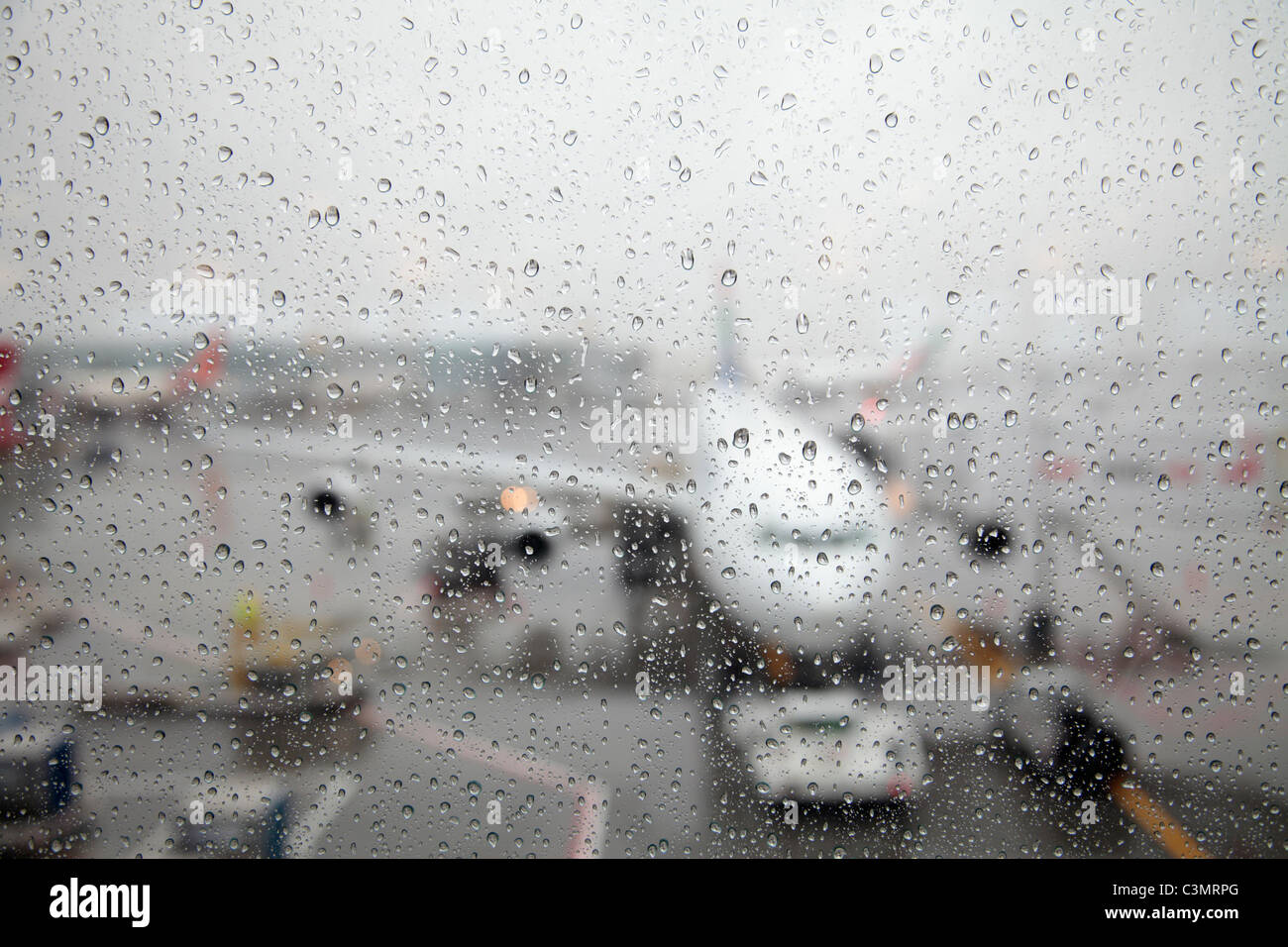 Airplane window raindrops hi-res stock photography and images - Alamy