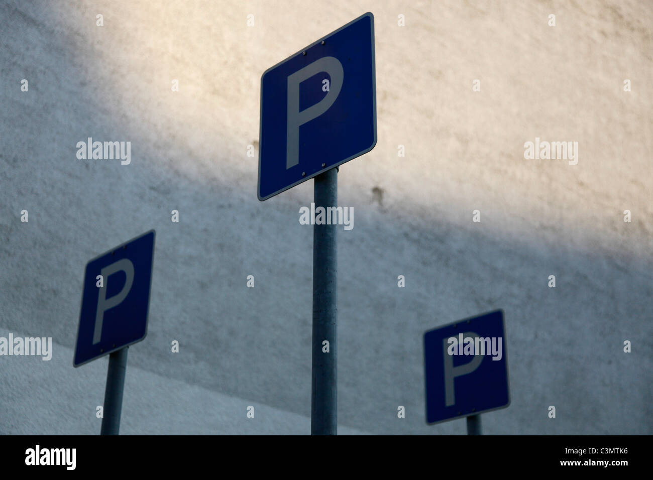 Car park signs hi-res stock photography and images - Alamy