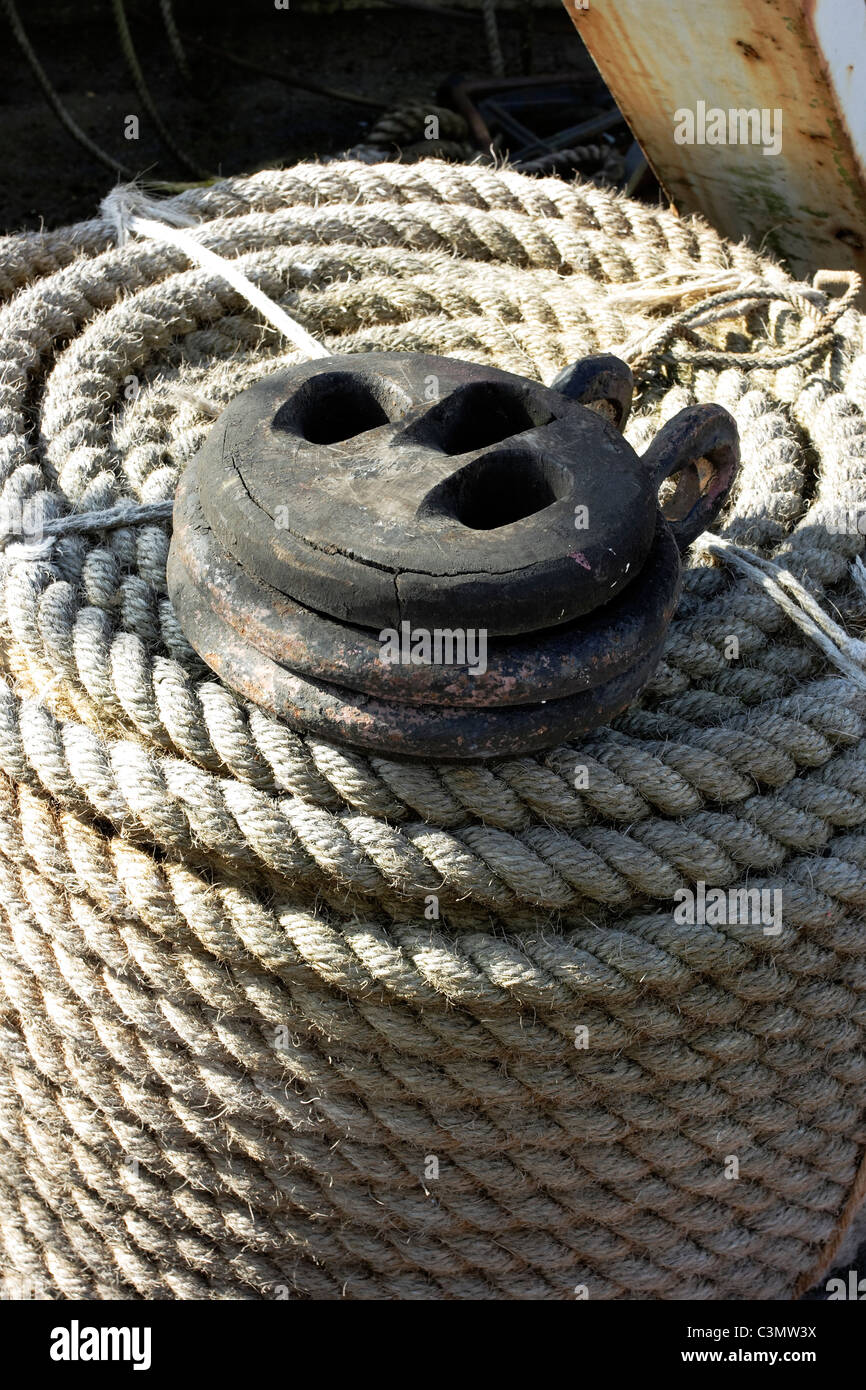 Rope block hi-res stock photography and images - Alamy