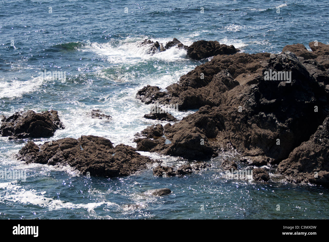 Sea hitting rocks on English coast Stock Photo - Alamy