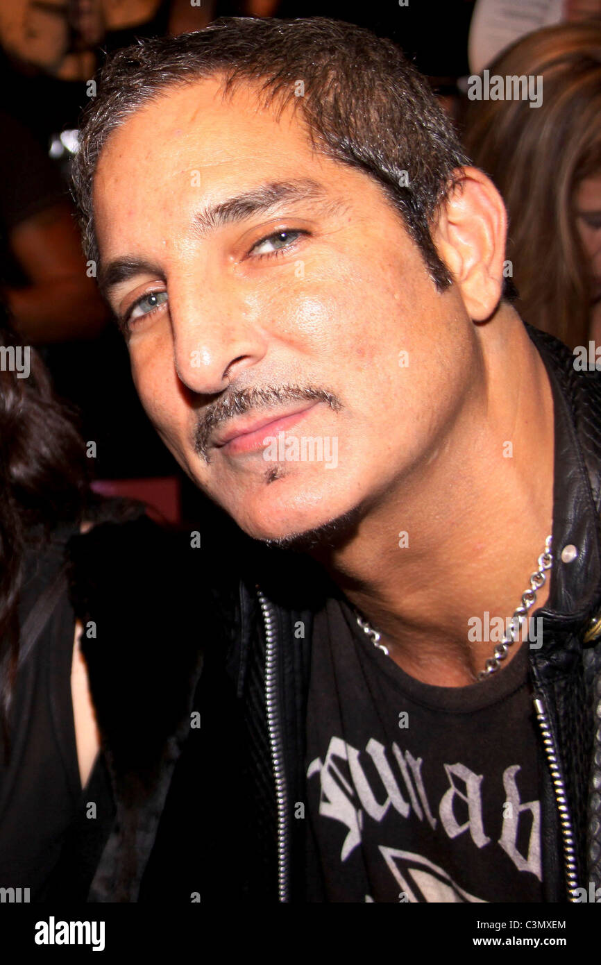 Nur Khan Mercedes-Benz IMG New York Fashion Week Spring/Summer 2010 ...