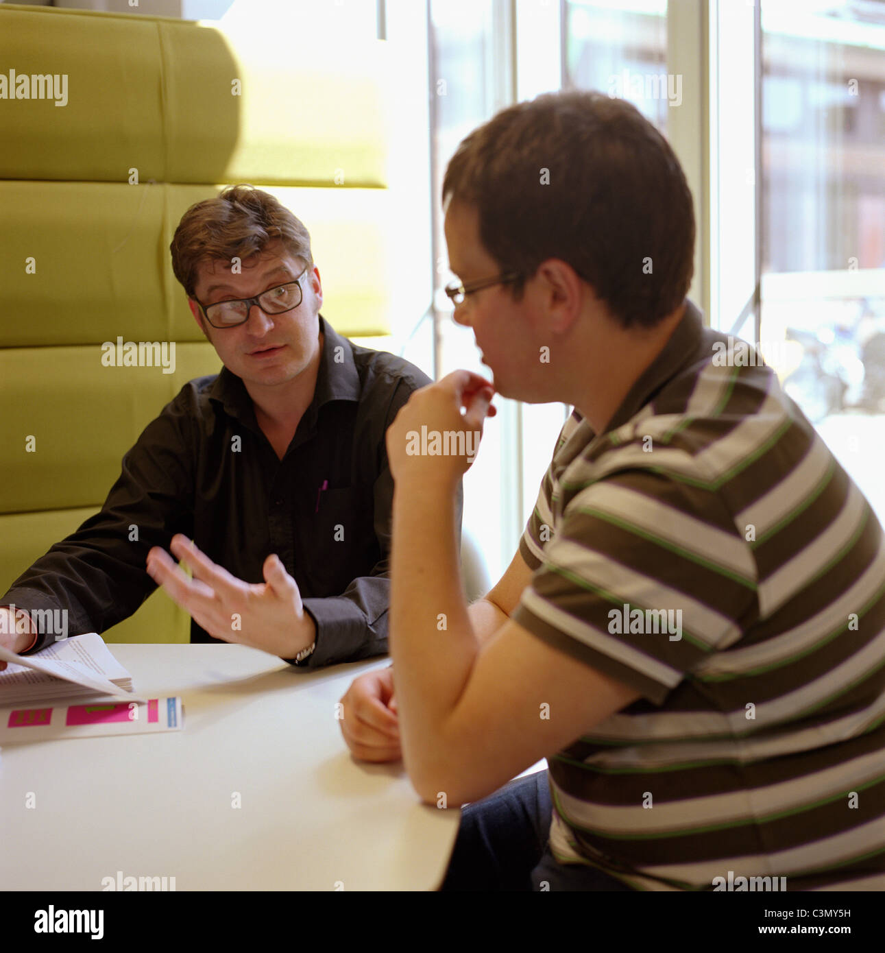 Students or employees learning together Stock Photo - Alamy