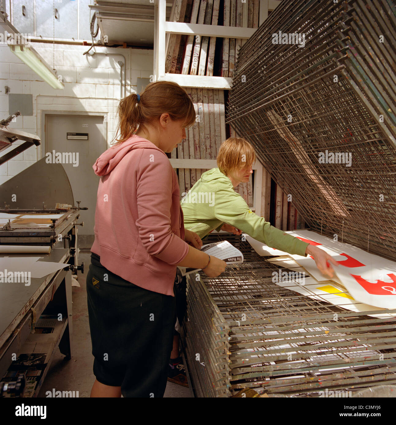 Students or employees learning together Stock Photo - Alamy