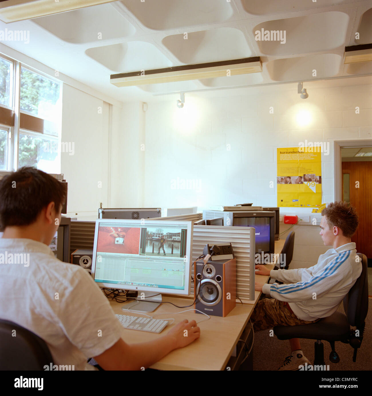 Students or employees learning together Stock Photo - Alamy