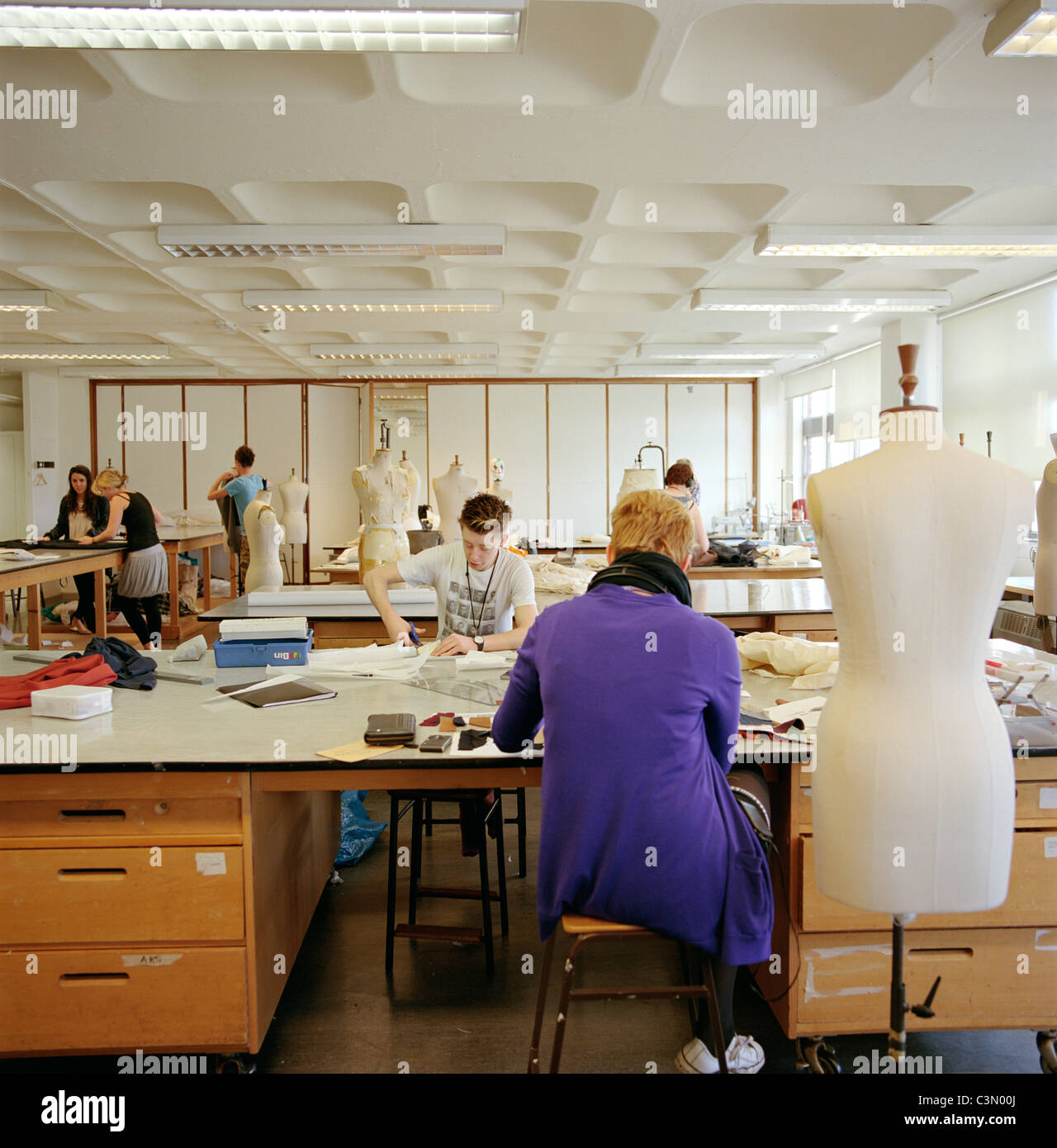 Students or employees learning together Stock Photo - Alamy