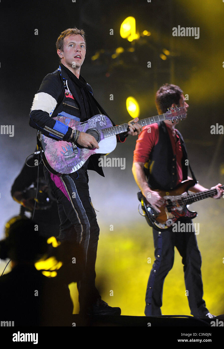 Coldplay Live at the Wembley Stadium promoting last year's album Viva ...
