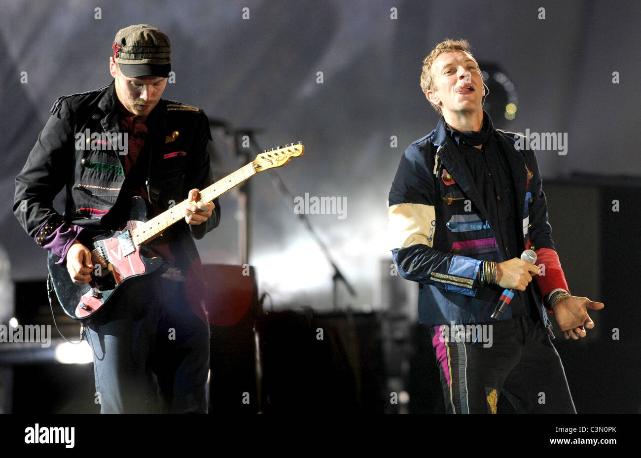 Coldplay live at the Wembley Stadium promoting last year's album Viva ...