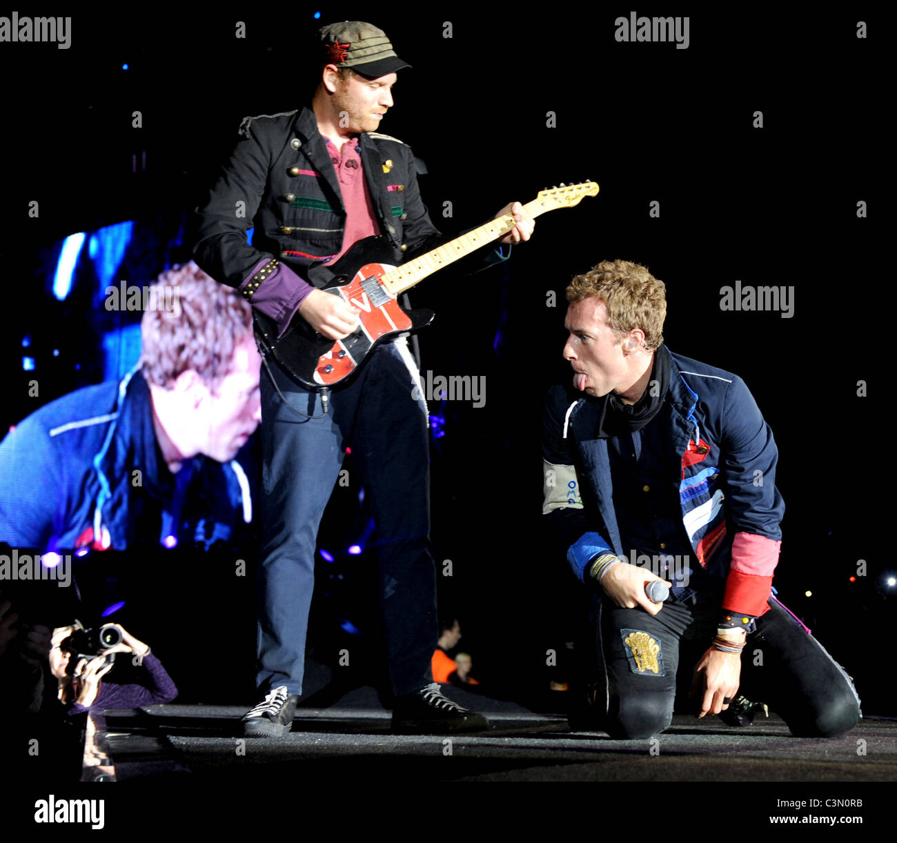 Coldplay at wembley stadium hi-res stock photography and images - Alamy