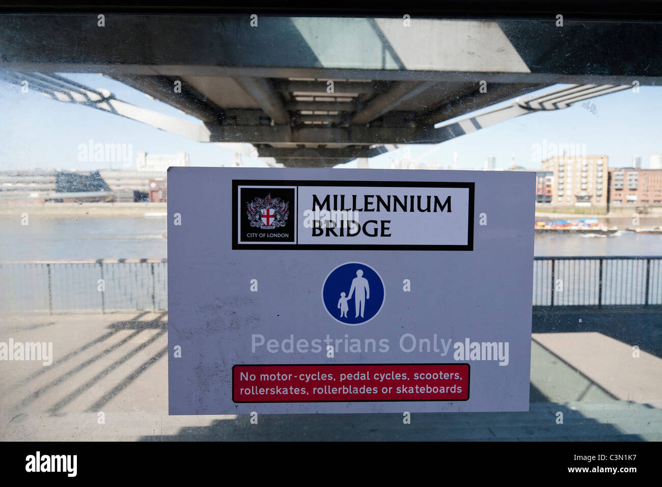 Millennium Bridge sign, pedestrians only Stock Photo - Alamy