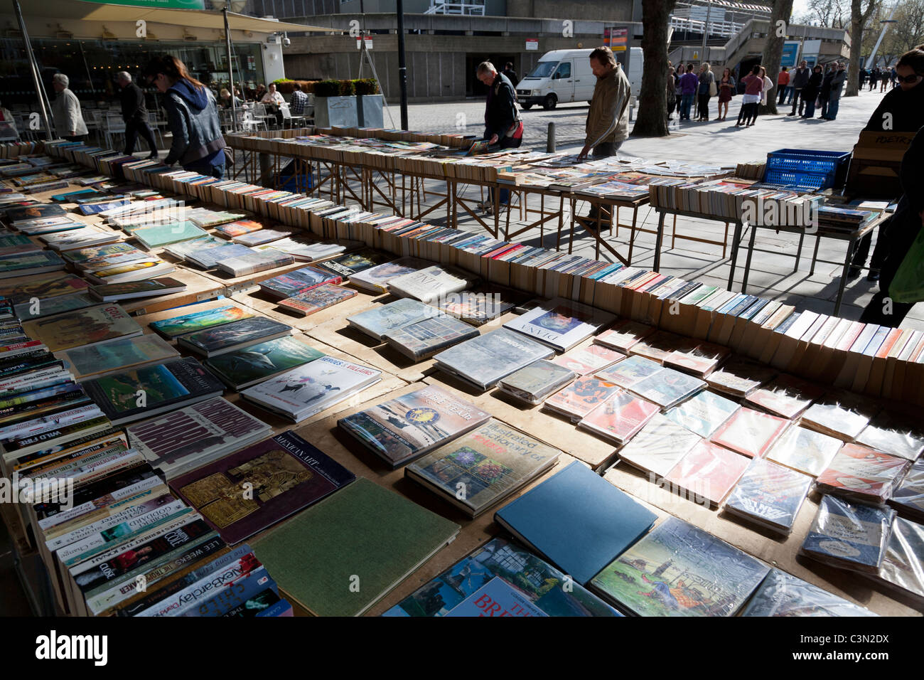 Shoppers table hi-res stock photography and images - Alamy