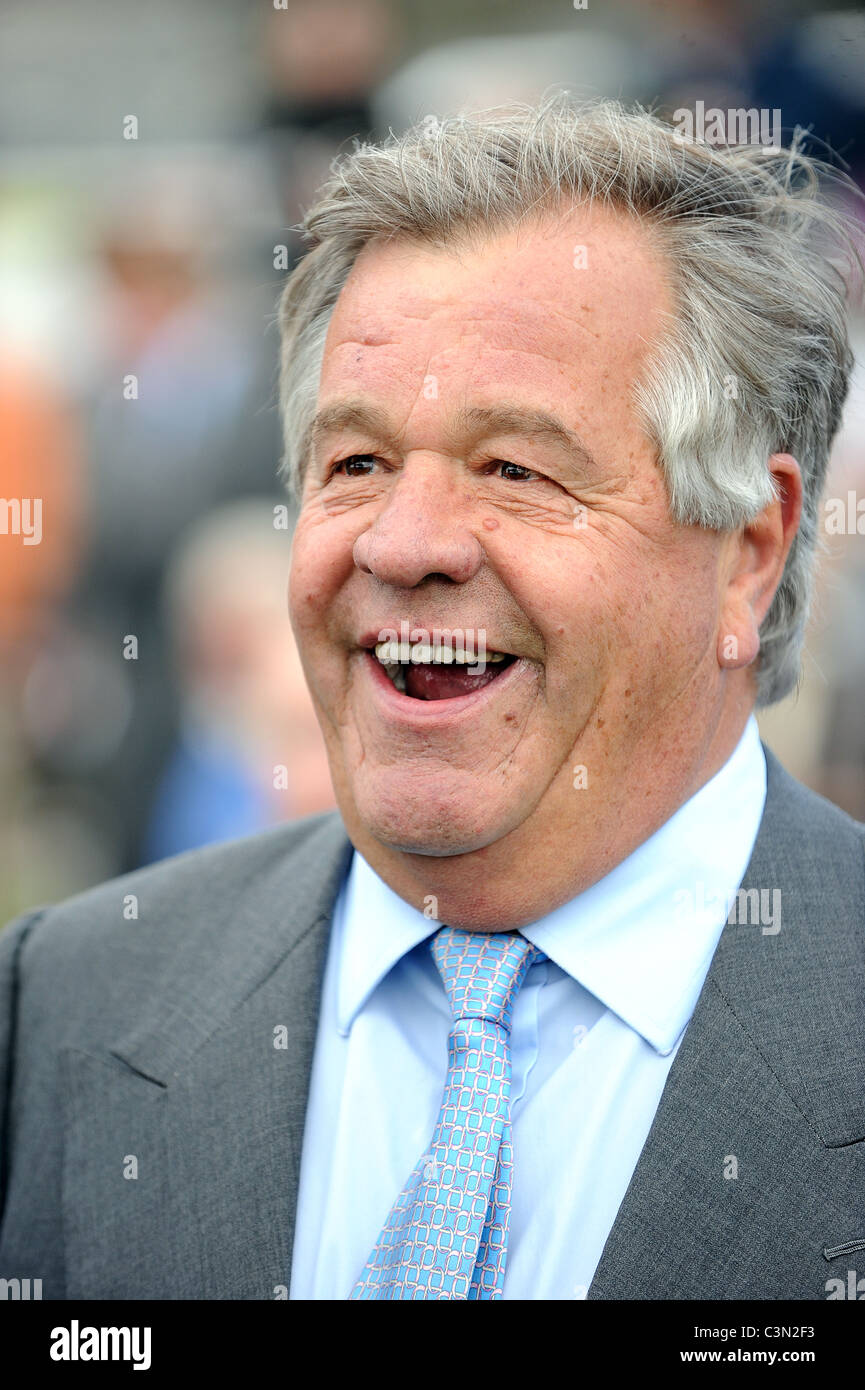 Michael stoute trainer hi-res stock photography and images - Alamy