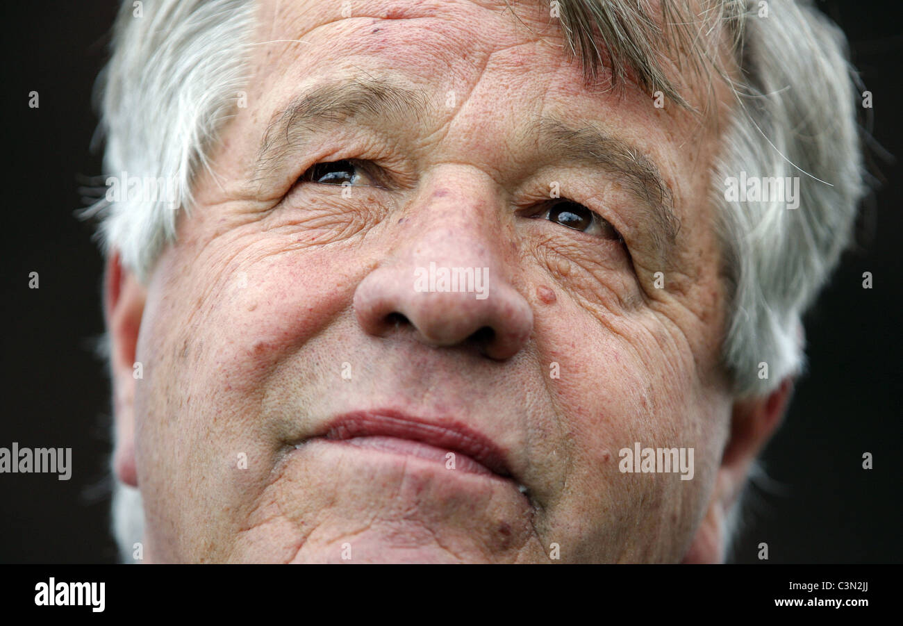 Sir michael stoute york hi-res stock photography and images - Alamy