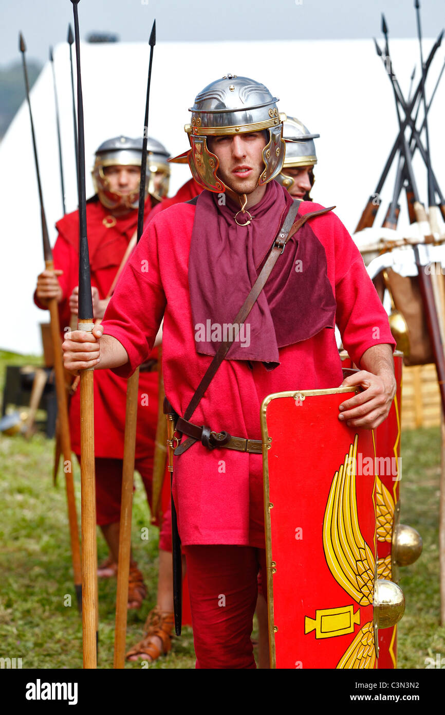 Roman soldiers in formation shields hi-res stock photography and images ...