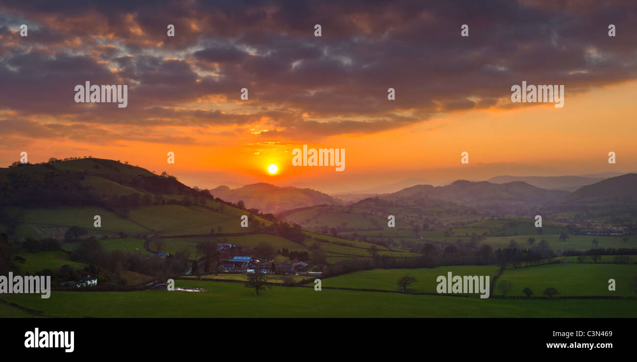 Sunset over the Berwyn mountains Stock Photo - Alamy