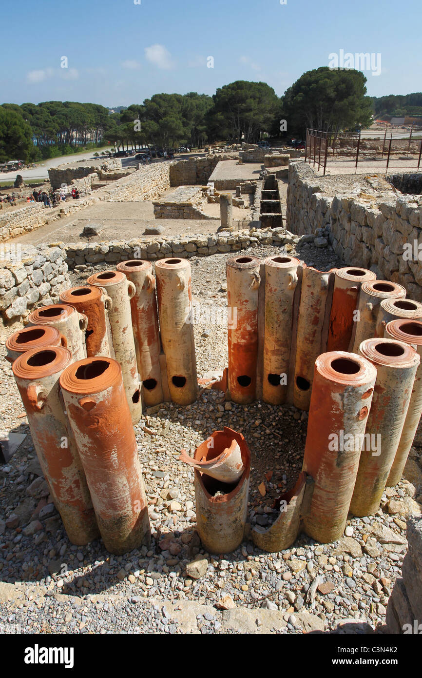 Ancient greek urns hi-res stock photography and images - Alamy