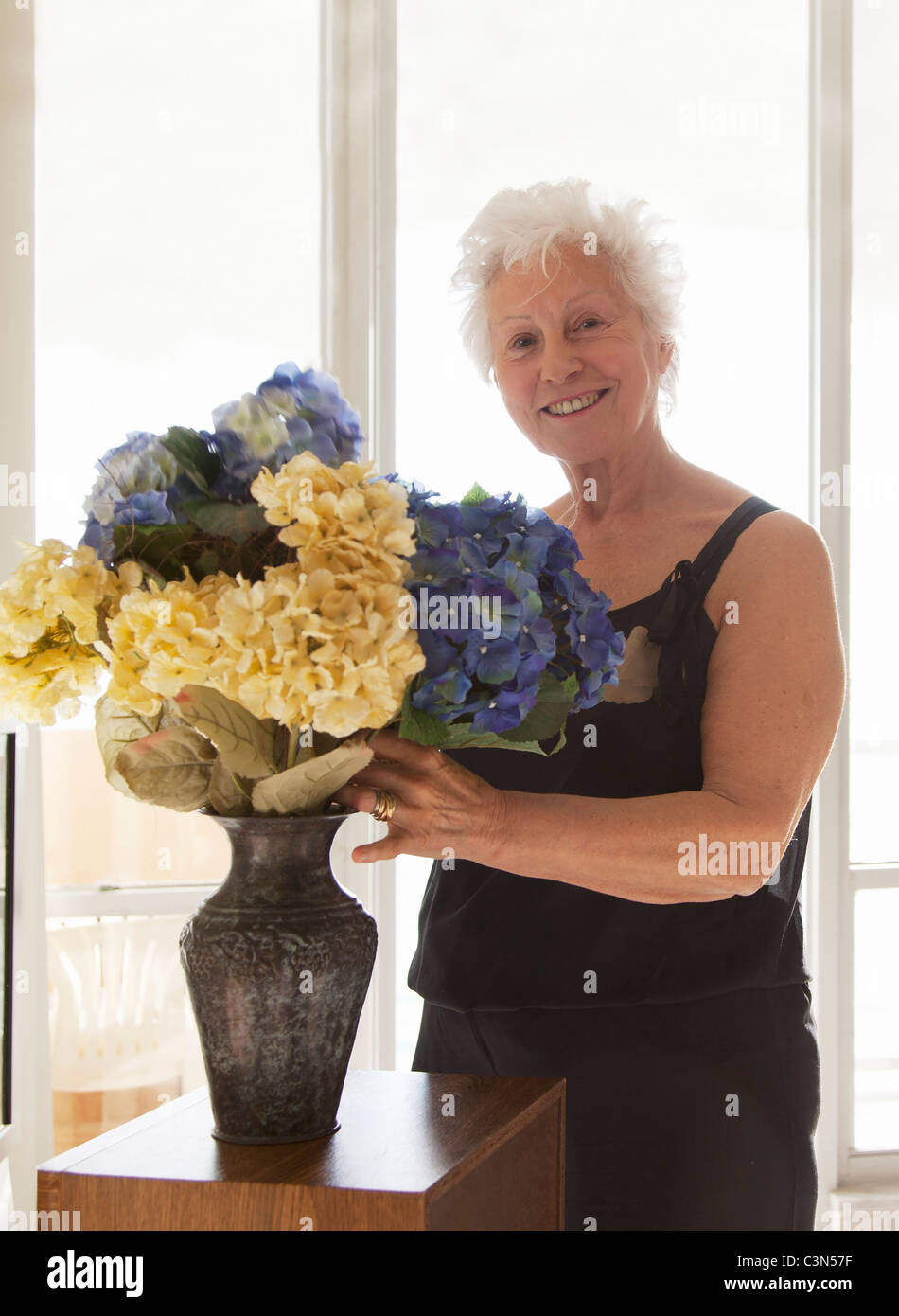 Senior Woman arranging flowers Stock Photo - Alamy
