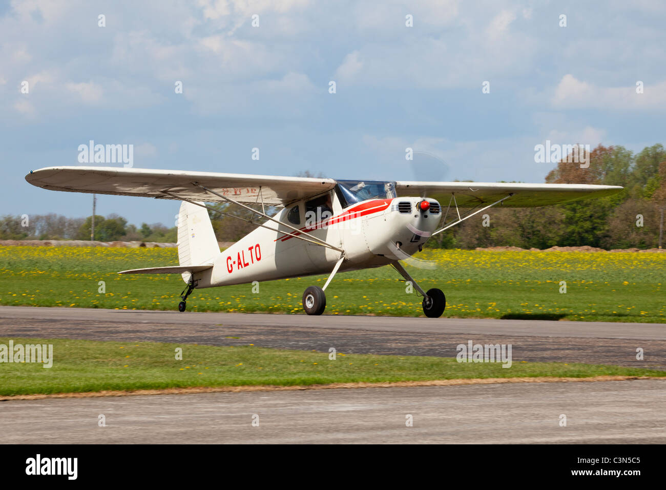 Cessna 140 hi-res stock photography and images - Alamy