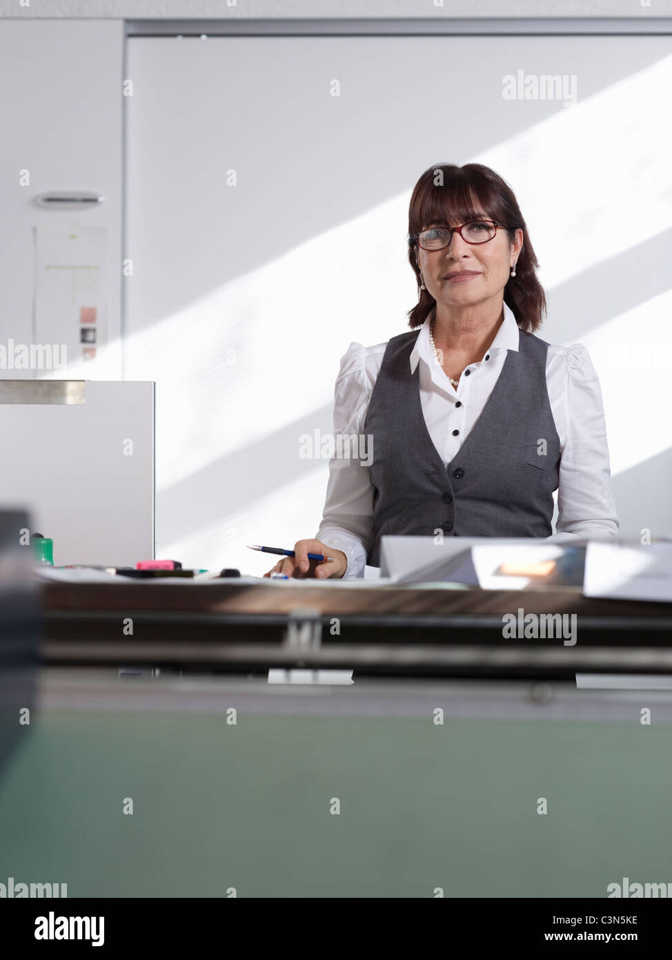 Female architect hi-res stock photography and images - Alamy
