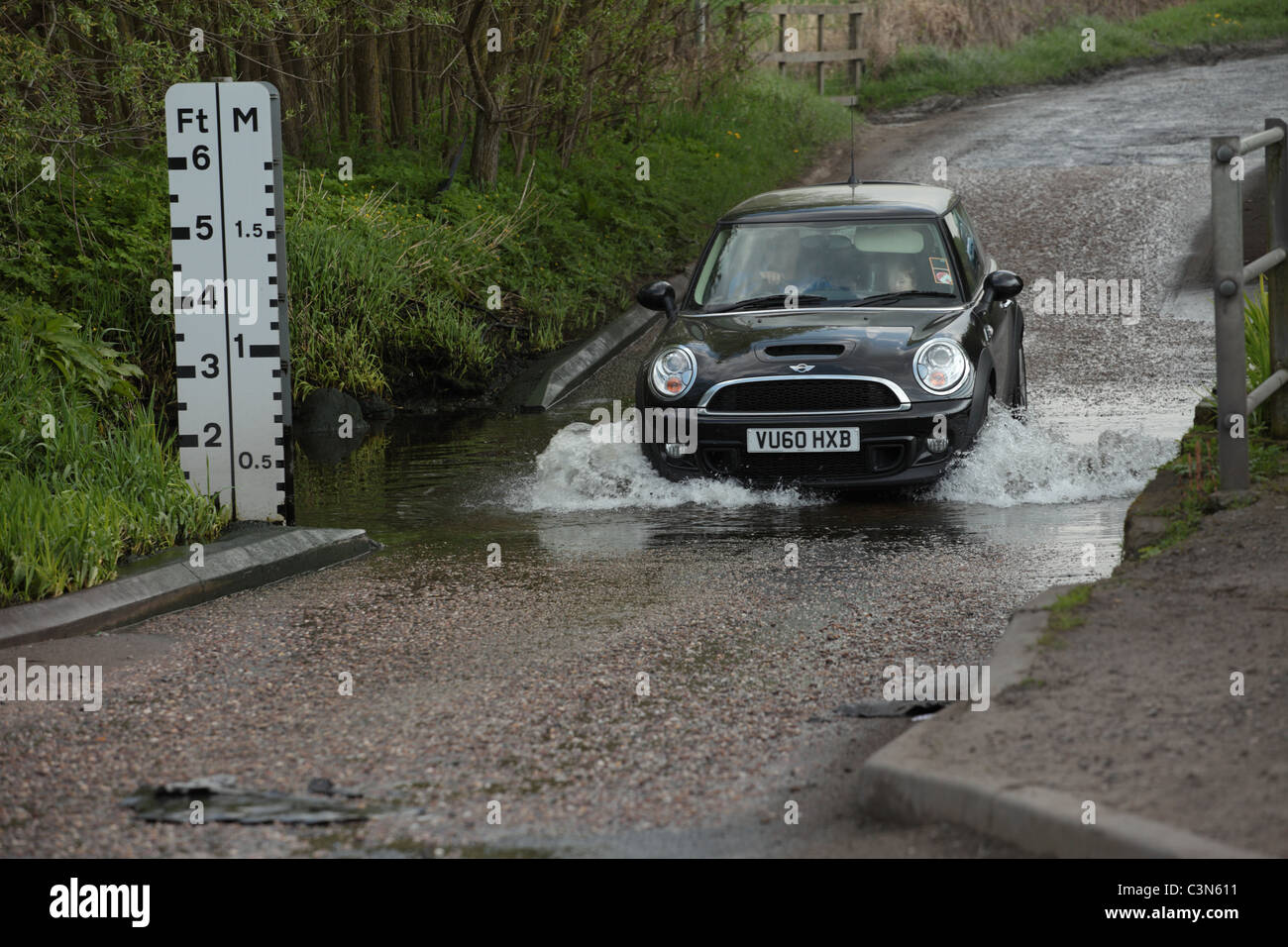 Ford stream crossing hi-res stock photography and images - Alamy