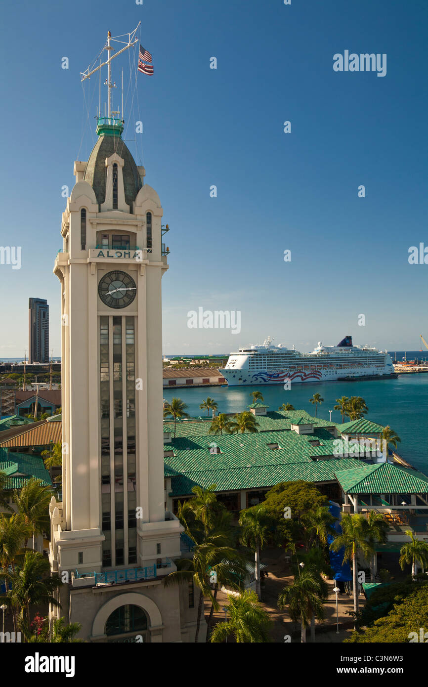 Aloha tower honolulu hi-res stock photography and images - Alamy