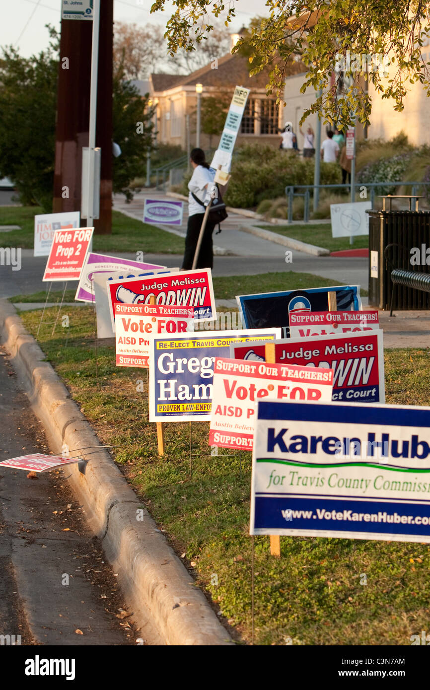 Campaign signs hi-res stock photography and images - Alamy