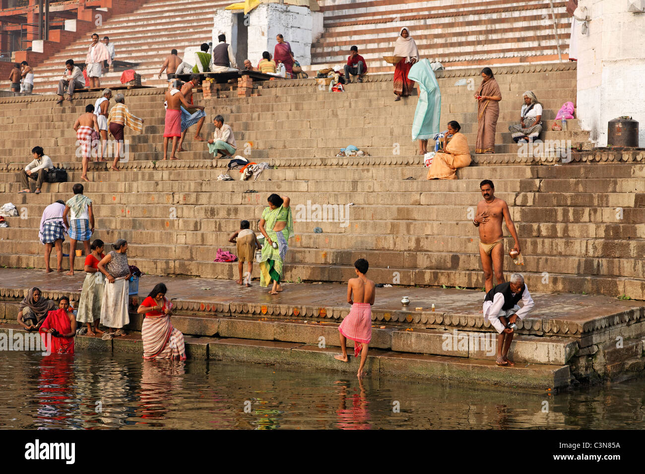 People on ghat river ganges hi-res stock photography and images - Alamy