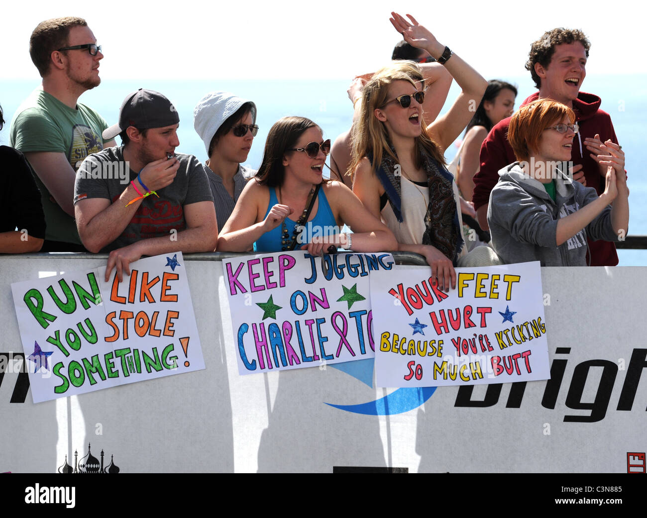 Brighton Marathon 2011 - Spectators cheer on the runners Stock Photo ...