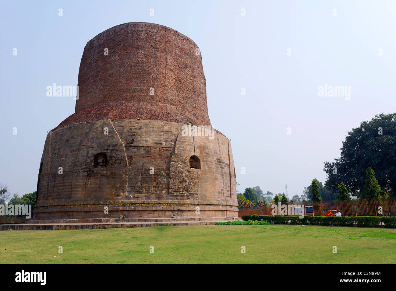 India - Uttar Pradesh - Sarnath - the buddhist Dhamekh Stupa Stock ...