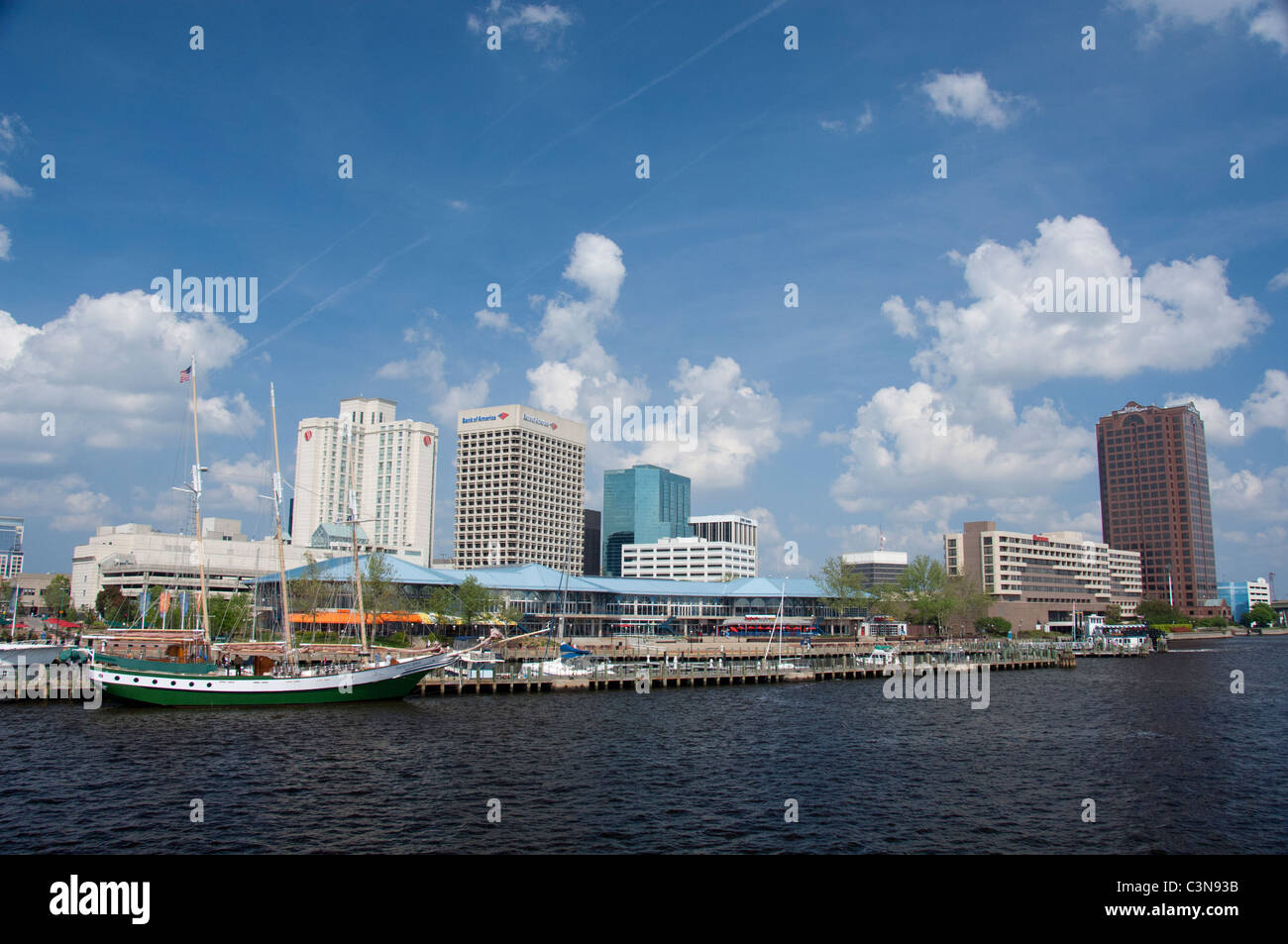 Norfolk virginia skyline hi-res stock photography and images - Alamy