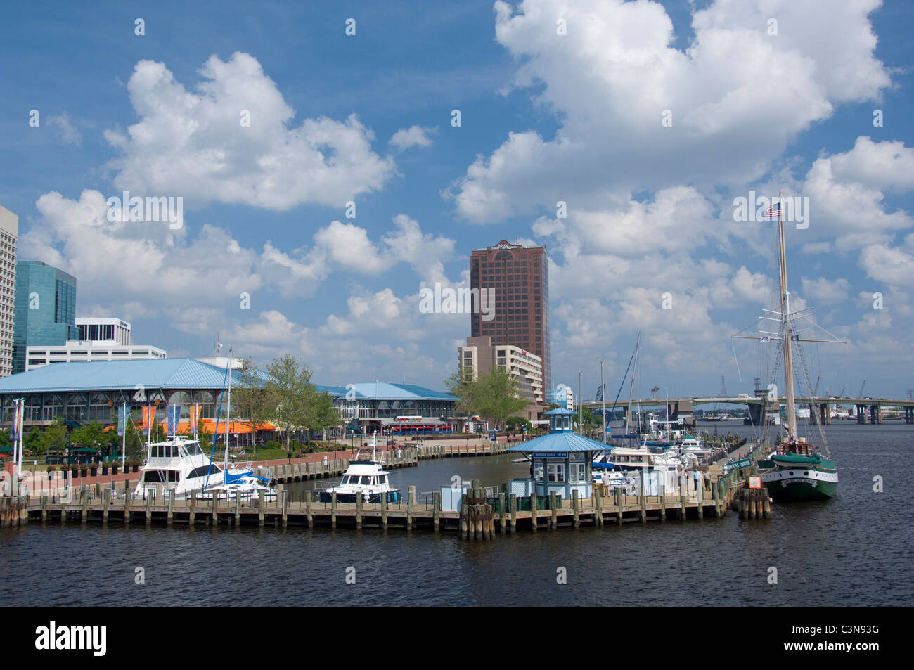 Norfolk virginia skyline hi-res stock photography and images - Alamy